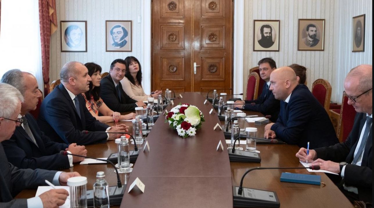 Πρόεδρος Βουλγαρίας: Πρώτα οι Βούλγαροι στο Σύνταγμα των Σκοπίων και ...
